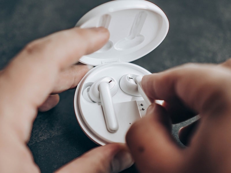 Oppo Enco X, Enco Air ve Enco Play Yeni Özellikler Kazanıyor